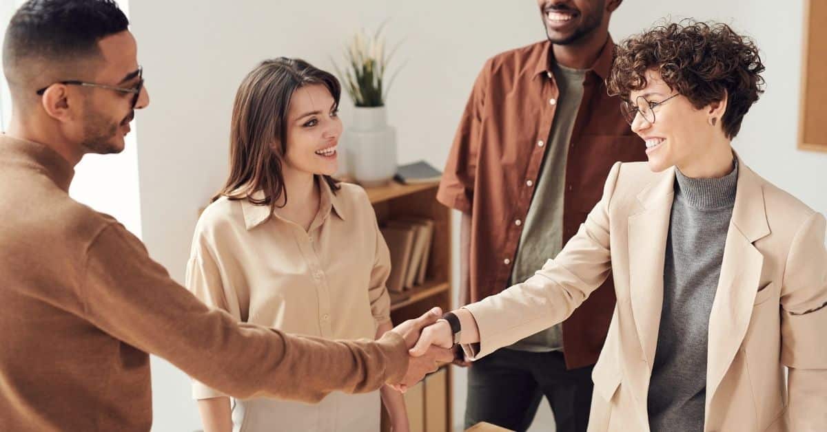 How To Introduce Yourself At Work On Your First Day (with Examples) | 2025