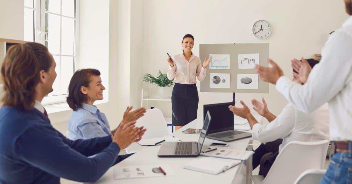 How To Introduce Yourself At Work On Your First Day (with Examples) | 2025